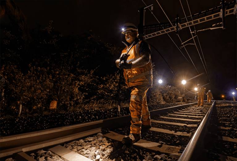 Neos Networks lays first Project Reach fibre on UK rail network